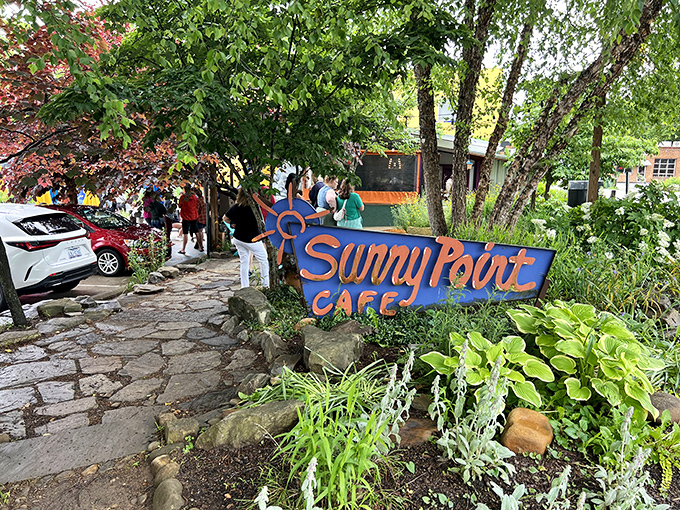 Garden-to-table isn't just a buzzword here&mdash;it's literally what happens when herbs and vegetables from these planters make the short journey to your breakfast plate.