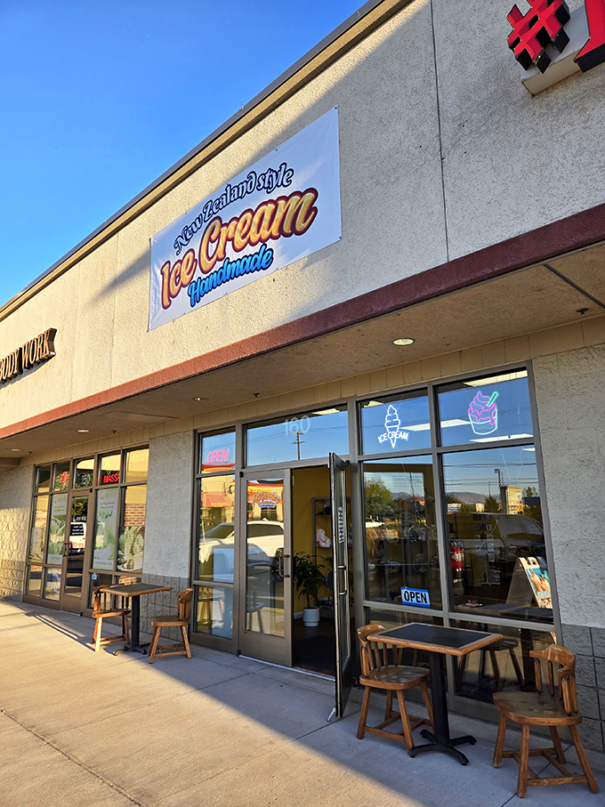 Mo Berries sits unassumingly in its strip mall location, like Clark Kent before he ducks into a phone booth. Don't be fooled by the modest exterior.