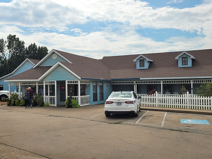 The white clapboard exterior with its welcoming porch says "come hungry, leave happy" before you even step inside. Oklahoma comfort at its finest.