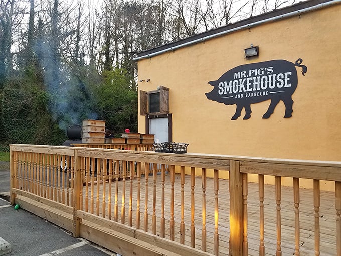 The unassuming beige fa&ccedil;ade with pink patio umbrellas says it all - true barbecue legends don't need fancy exteriors, just a good smoker and a pig sign.