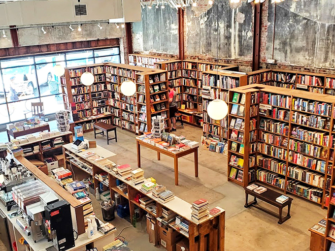 The limestone storefront of The Dusty Bookshelf stands like a literary lighthouse in Manhattan's Aggieville, beckoning to both dedicated readers and casual browsers alike.