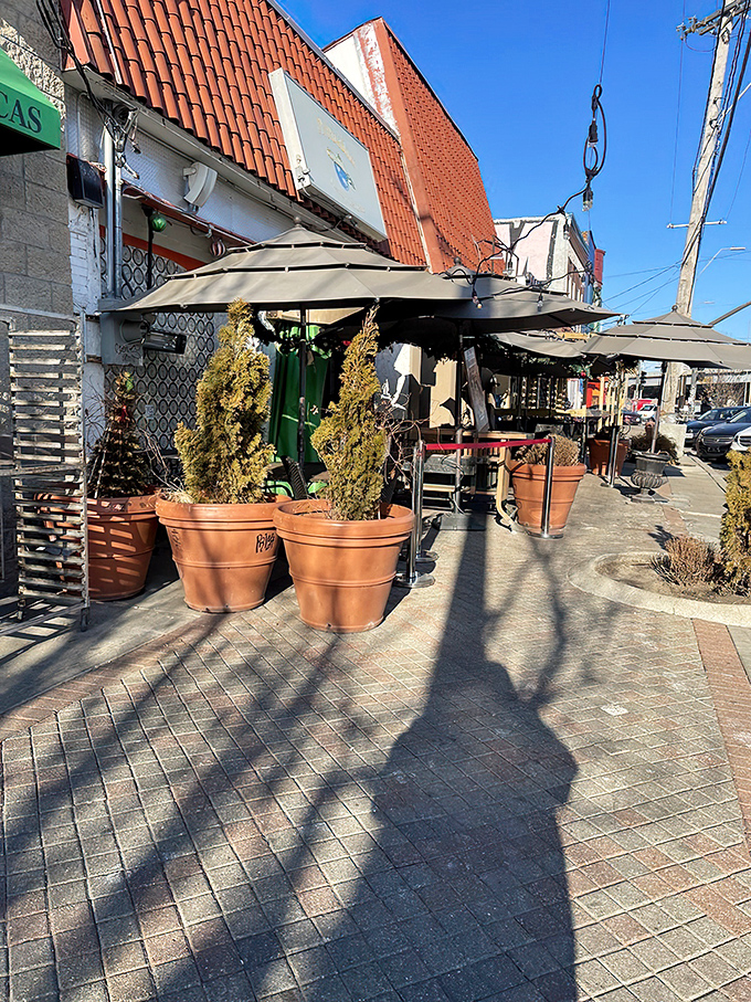 El Pueblito's terracotta-tiled roof and patio umbrellas give off that "I'm not trying too hard, but I'm still fabulous" vibe that perfectly matches its no-nonsense food philosophy. 