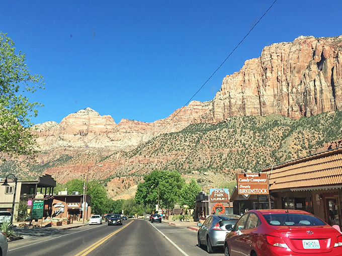The dramatic red rock formations provide a stunning backdrop to this charming Utah town, where nature and history create a perfect postcard setting.