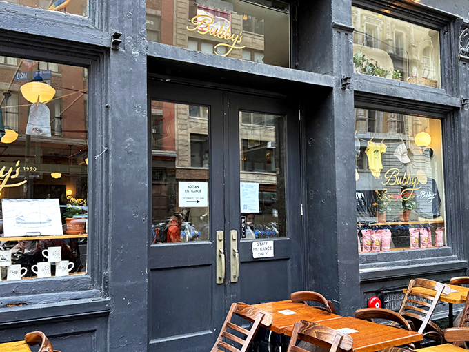 Bubby's iconic corner storefront in Tribeca welcomes you with its classic green awnings and outdoor seating where New York life unfolds right before your eyes.