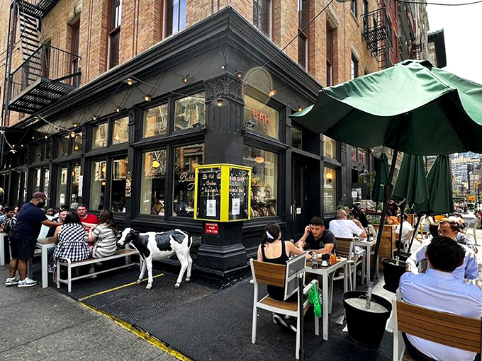 Bubby's iconic corner storefront in Tribeca welcomes you with its classic green awnings and outdoor seating where New York life unfolds right before your eyes.