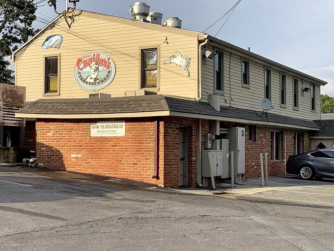 The unassuming exterior of Cantler's hides seafood treasures within&mdash;like finding a pearl in an oyster, the journey here is part of the adventure. 