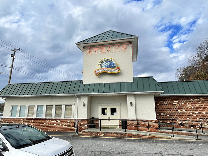 The unassuming exterior of The Great 611 Steak Company stands like a culinary lighthouse in Roanoke, promising carnivorous delights within those brick walls. 