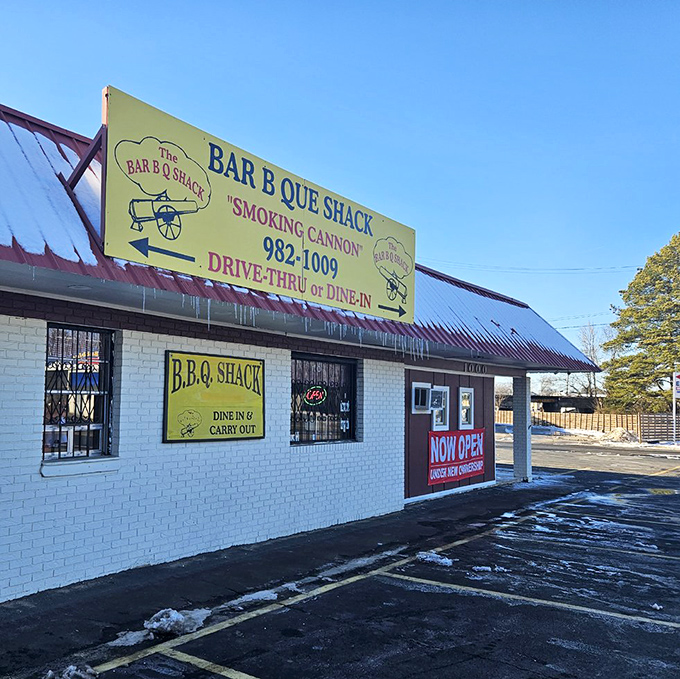 The unassuming exterior hides barbecue greatness like a superhero's secret identity. That yellow sign is Jacksonville's equivalent of the Bat Signal for hungry locals.