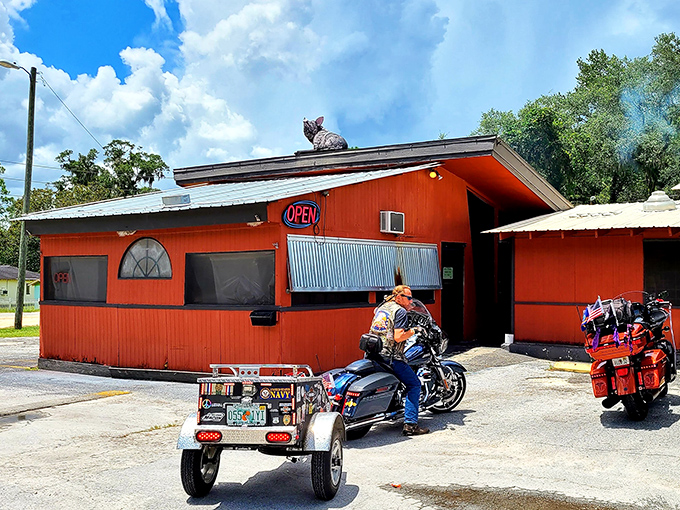 The coral-colored exterior with its rooftop pig mascot isn't winning architectural awards, but that smoky aroma tells you everything you need to know.