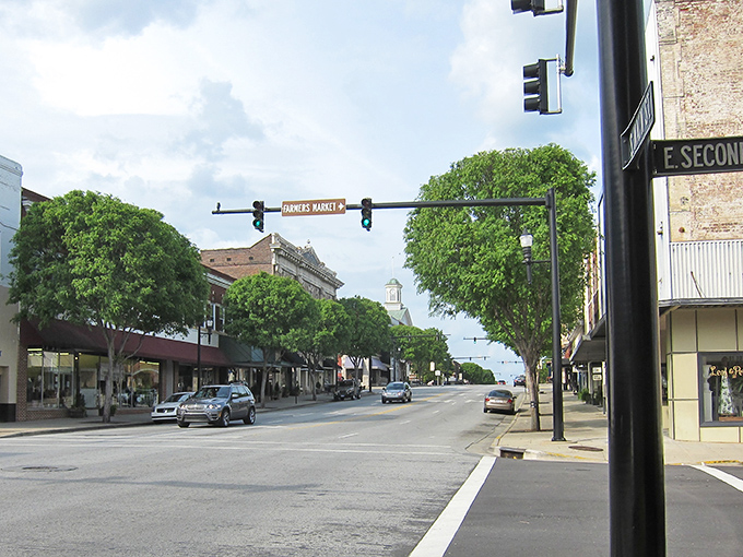 Lexington's Main Street invites you to stroll its charming downtown, where barbecue magic hides behind unassuming brick facades.