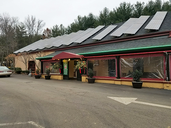 The emerald jewel of Davidsonville beckons with lush hanging plants and a cheerful yellow facade that practically shouts "c&eacute;ad m&iacute;le f&aacute;ilte" (a hundred thousand welcomes).  