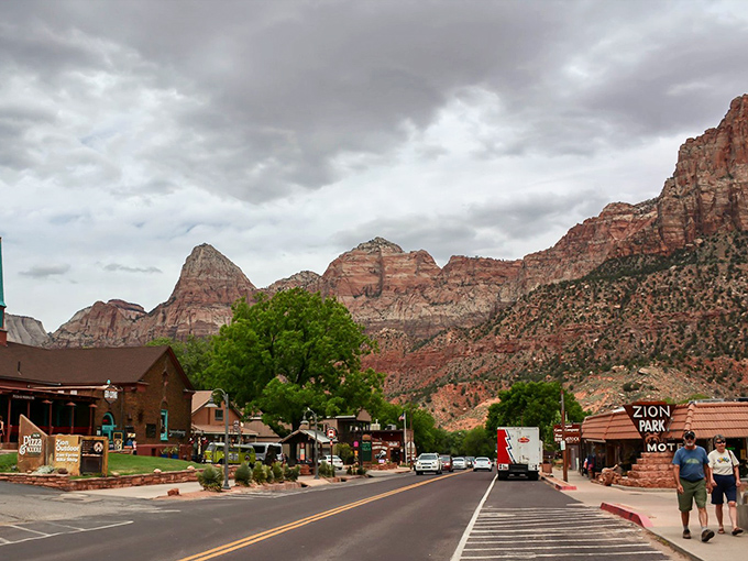 The dramatic red rock formations provide a stunning backdrop to this charming Utah town, where nature and history create a perfect postcard setting.
