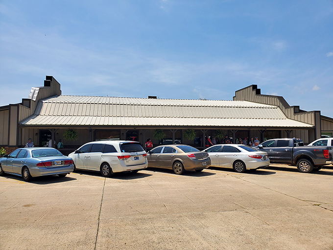 The unassuming exterior of Yoder's Deitsch Haus invites you in like a warm hug, proving that culinary treasures often hide in plain sight.