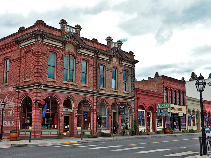 Jacksonville's aerial view reveals a perfect small-town grid nestled against forest-covered hills. Main Street could double as a movie set for "Charming America."