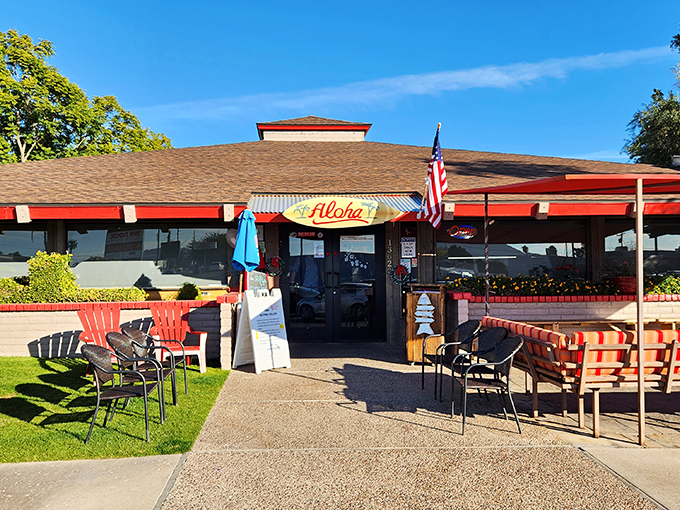 Aloha, Arizona! This little slice of paradise in Phoenix proves you don't need an ocean to catch a wave of deliciousness.