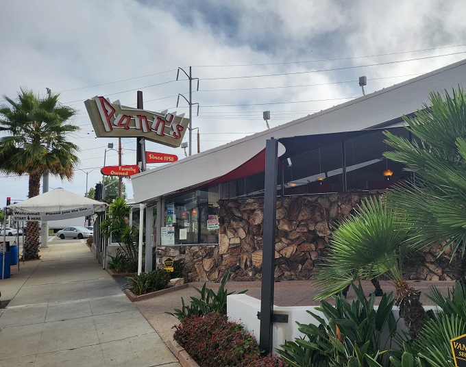 That iconic angular roof isn't just showing off&mdash;it's practically waving you in from the highway, promising comfort food beneath its Googie glory.