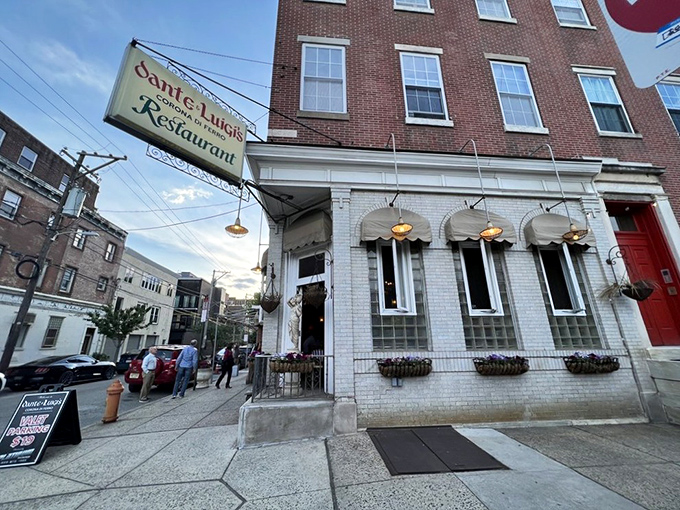 The white-brick fa&ccedil;ade with its yellow sign and window boxes has welcomed hungry Philadelphians since 1899. Classic elegance never goes out of style. 