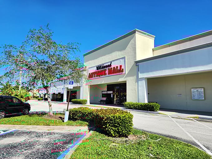 The unassuming exterior of Wildwood Antique Mall&mdash;proof that you should never judge a treasure chest by its cover. Florida sunshine and vintage wonders await inside.