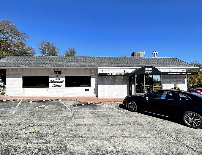 The unassuming white brick exterior of Hammett House might fool you, but locals know this numbered parking lot leads to flavor paradise.