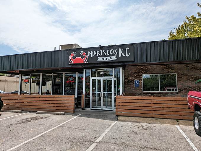 This cheerful exterior brings coastal vibes to the heartland, complete with wooden patio seating for sunny day seafood indulgence.