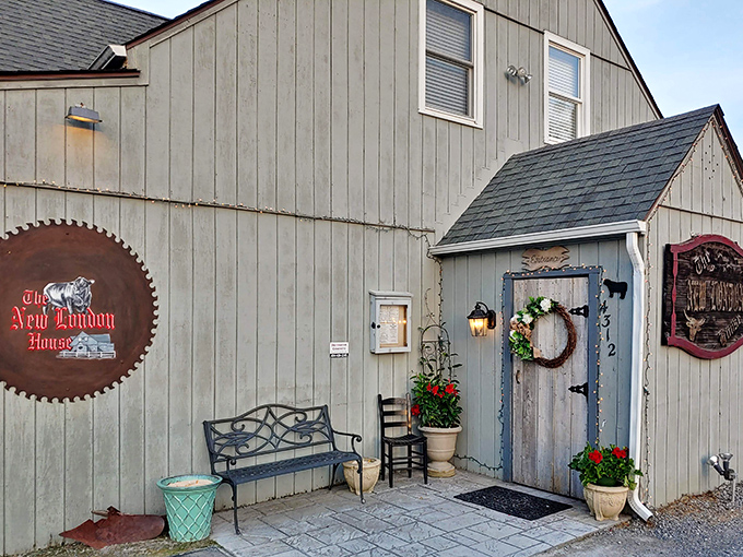 The unassuming exterior of New London Steak House stands like a carnivore's beacon in Forest, Virginia. No fancy frills needed when what's inside speaks volumes.