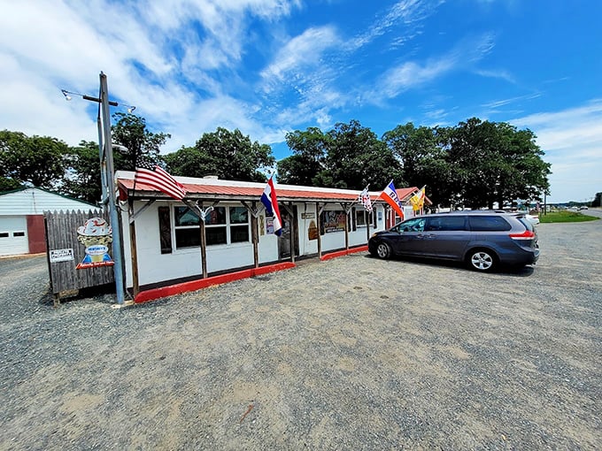 The unassuming roadside charm of Fat Daddy's BBQ proves once again that the best culinary treasures often hide in plain sight.