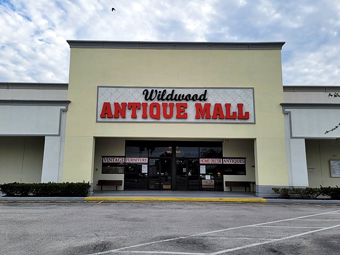 The unassuming exterior of Wildwood Antique Mall&mdash;proof that you should never judge a treasure chest by its cover. Florida sunshine and vintage wonders await inside.