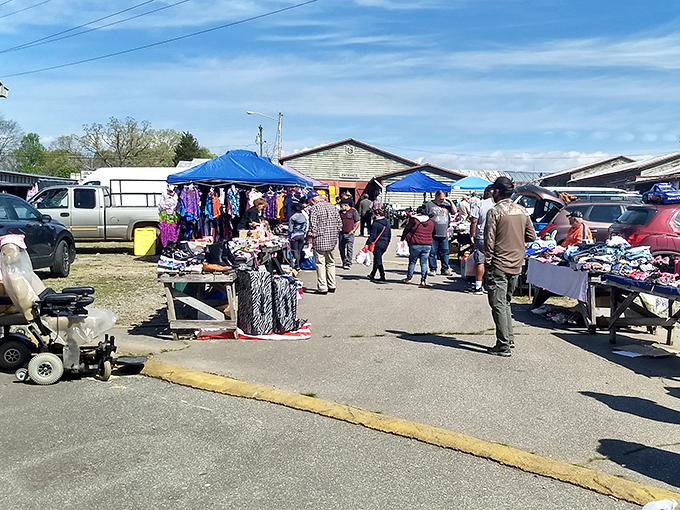The weekend treasure hunt begins! Shoppers navigate the bustling outdoor section where handmade crafts and fresh finds await discovery.