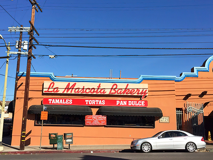 The salmon-colored fa&ccedil;ade of La Mascota stands like a beacon of deliciousness on Whittier Boulevard, promising carb-laden treasures within.