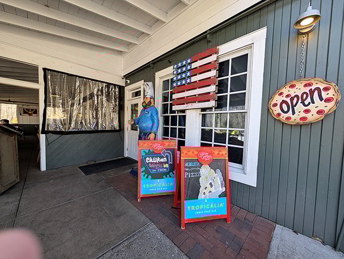The charming white exterior beckons like a lighthouse for hungry travelers. Alpine Helen may have lederhosen, but Nacoochee Village has pizza perfection.