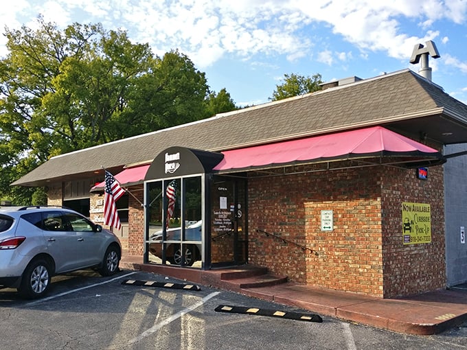 The unassuming white brick exterior of Hammett House might fool you, but locals know this numbered parking lot leads to flavor paradise.