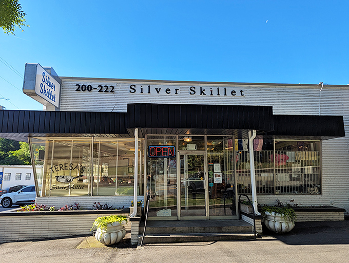The Silver Skillet's iconic storefront stands as a culinary lighthouse in Atlanta, beckoning hungry travelers with promises of Southern comfort done right.