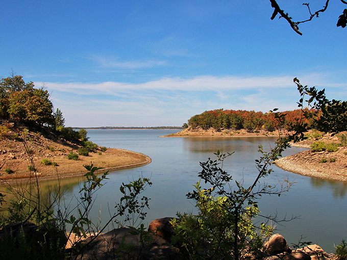 Where rugged shorelines meet autumn-painted hills. Toronto Reservoir's rocky edges create the perfect backdrop for contemplative morning walks or afternoon fishing expeditions.