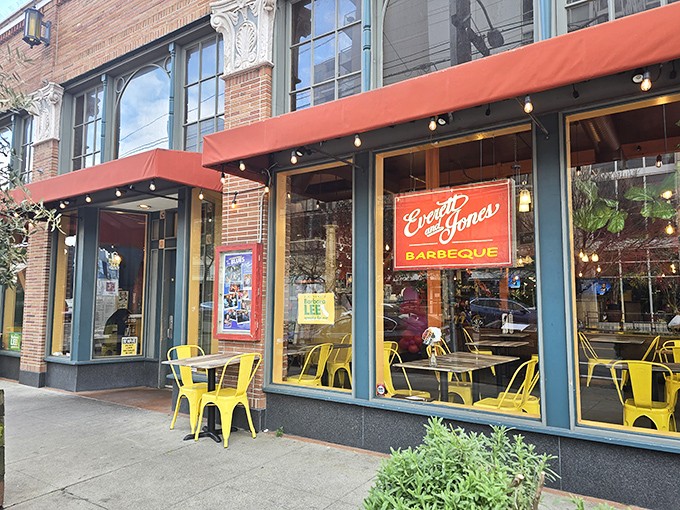 The bright orange awning and cheerful yellow chairs are like a beacon calling to barbecue pilgrims on Oakland's Broadway. Welcome to flavor town.