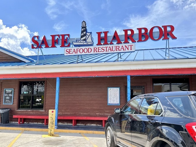 The unassuming exterior of Safe Harbor hides seafood treasures within&mdash;like finding the Hope Diamond at a yard sale.