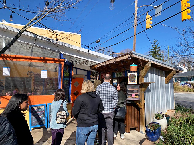Garden-to-table isn't just a buzzword here&mdash;it's literally what happens when herbs and vegetables from these planters make the short journey to your breakfast plate.