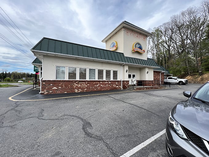 The unassuming exterior of The Great 611 Steak Company stands like a culinary lighthouse in Roanoke, promising carnivorous delights within those brick walls. 