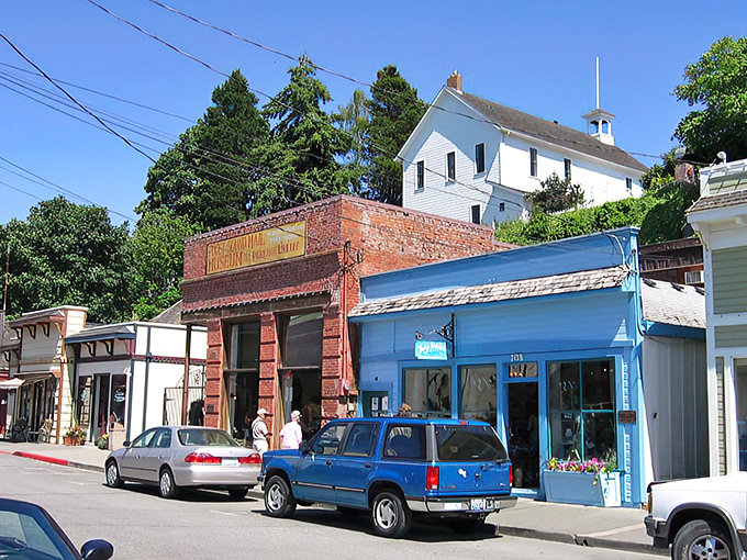 First Street's historic buildings house the heartbeat of La Conner, where seafood dreams and shopping addictions coexist in perfect harmony. 