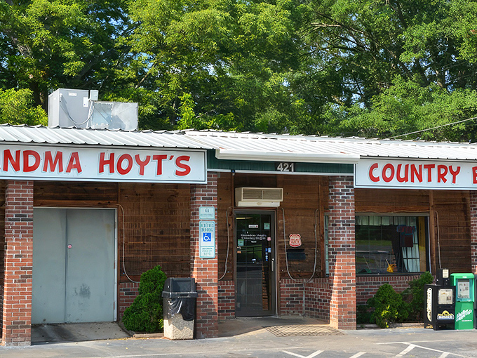 The unassuming brick fa&ccedil;ade of Grandma Hoyt's promises no frills, just fulfillment. Like finding a $20 bill in an old jacket pocket, this place delivers unexpected joy.