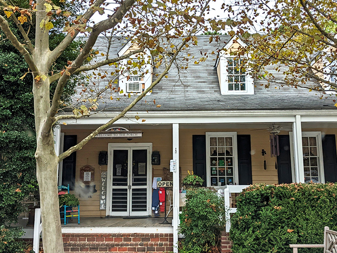 A Southern welcome if there ever was one! The charming colonial exterior of Old Chickahominy House beckons with the promise of comfort food and hospitality.