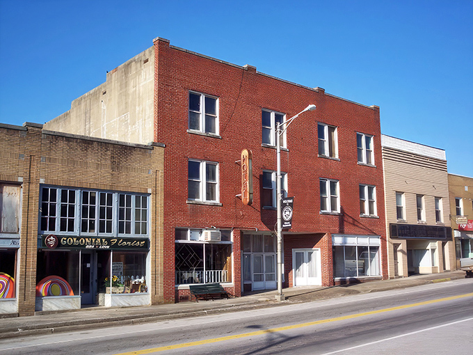 Main Street Munfordville looks like it was plucked straight from a Norman Rockwell painting. Small-town America at its most authentic.