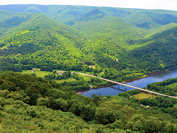 Nature doesn't build theaters, but if it did, this would be its IMAX experience. The Susquehanna River carves through Pennsylvania's wilderness like a liquid sapphire.