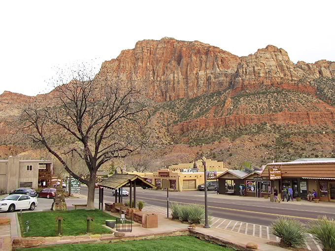 The dramatic red rock formations provide a stunning backdrop to this charming Utah town, where nature and history create a perfect postcard setting.