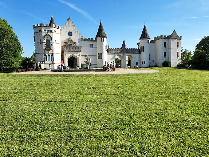 The grand entrance to this Missouri castle makes you feel like you've accidentally wandered into a European fairy tale&mdash;no passport required.