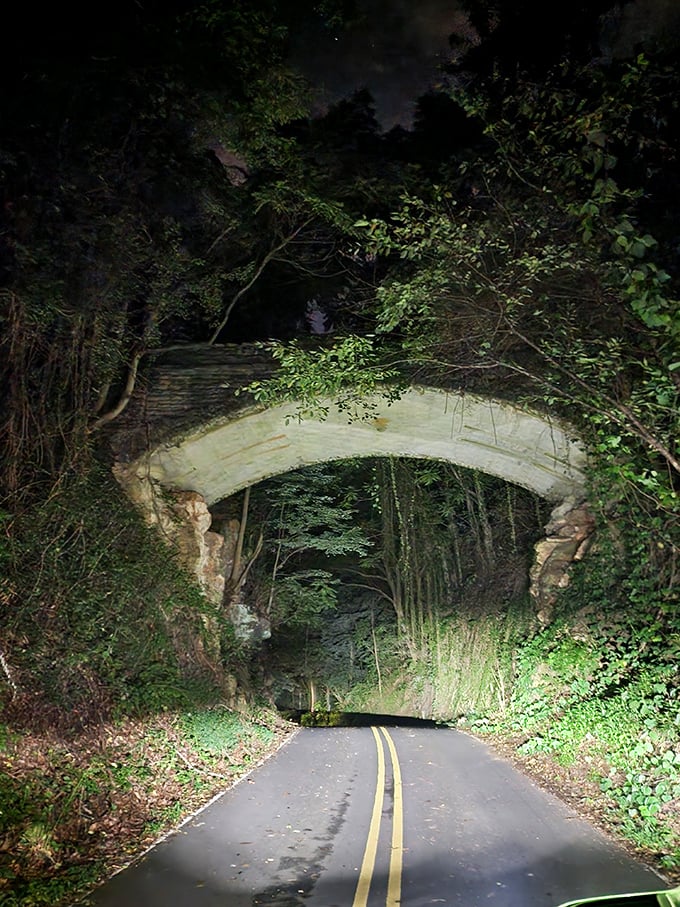 After dark is when Helen's Bridge truly earns its spooky reputation. That faint glow isn't just from your headlights&mdash;or is it?