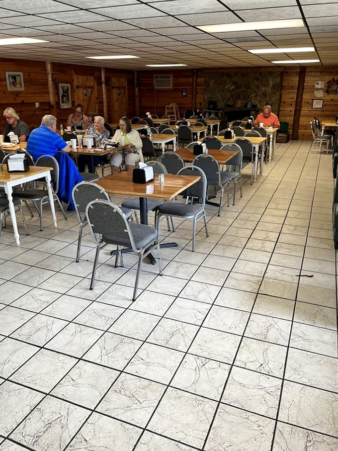 Diners scattered throughout like characters in a Southern novel, each with their own backstory but united by the universal language of "mmm."