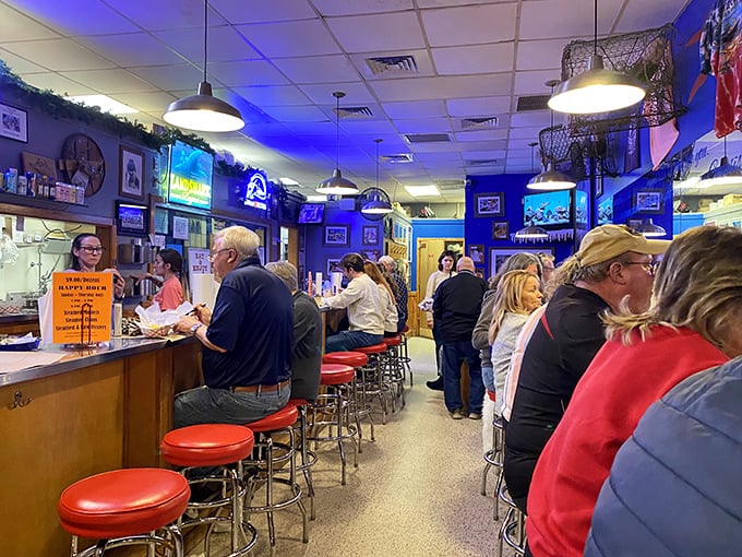 Where strangers become friends over shared crab-cracking techniques. The full house speaks volumes about what awaits on your plate.