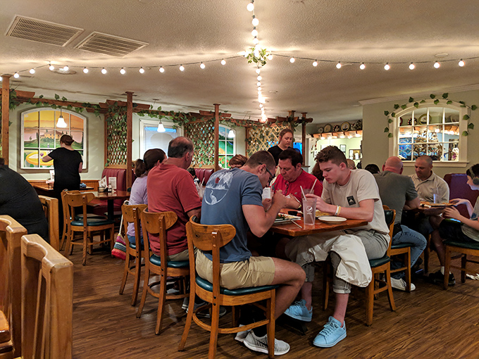Thursday night at Rizzo's&mdash;where strangers become friends over shared garlic bread and the universal language of "mmmmm."
