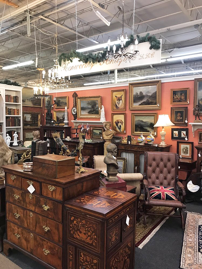 An English gentleman's study exploded into this booth. That Union Jack pillow practically demands you sip tea while discussing the monarchy.