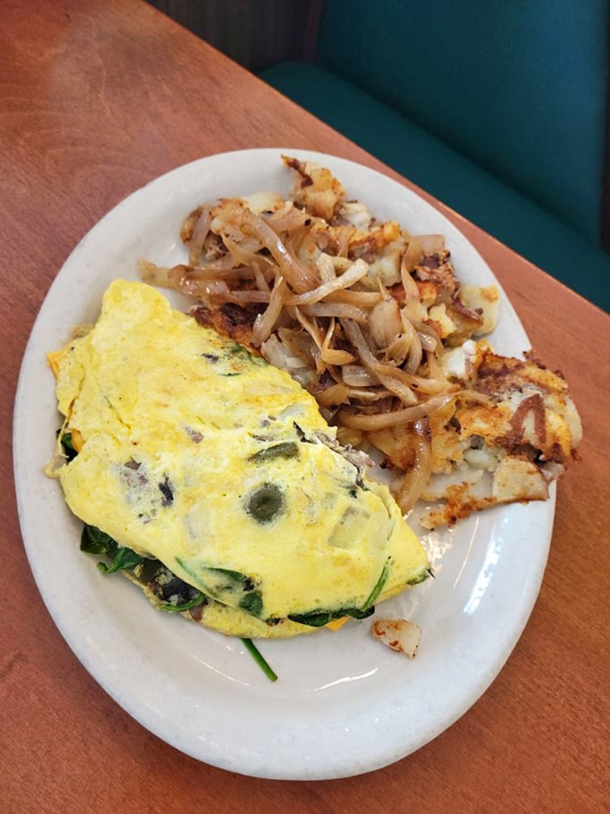 An omelet that didn't forget vegetables are supposed to taste like something. Paired with home fries that achieved the perfect crisp-to-tender ratio.